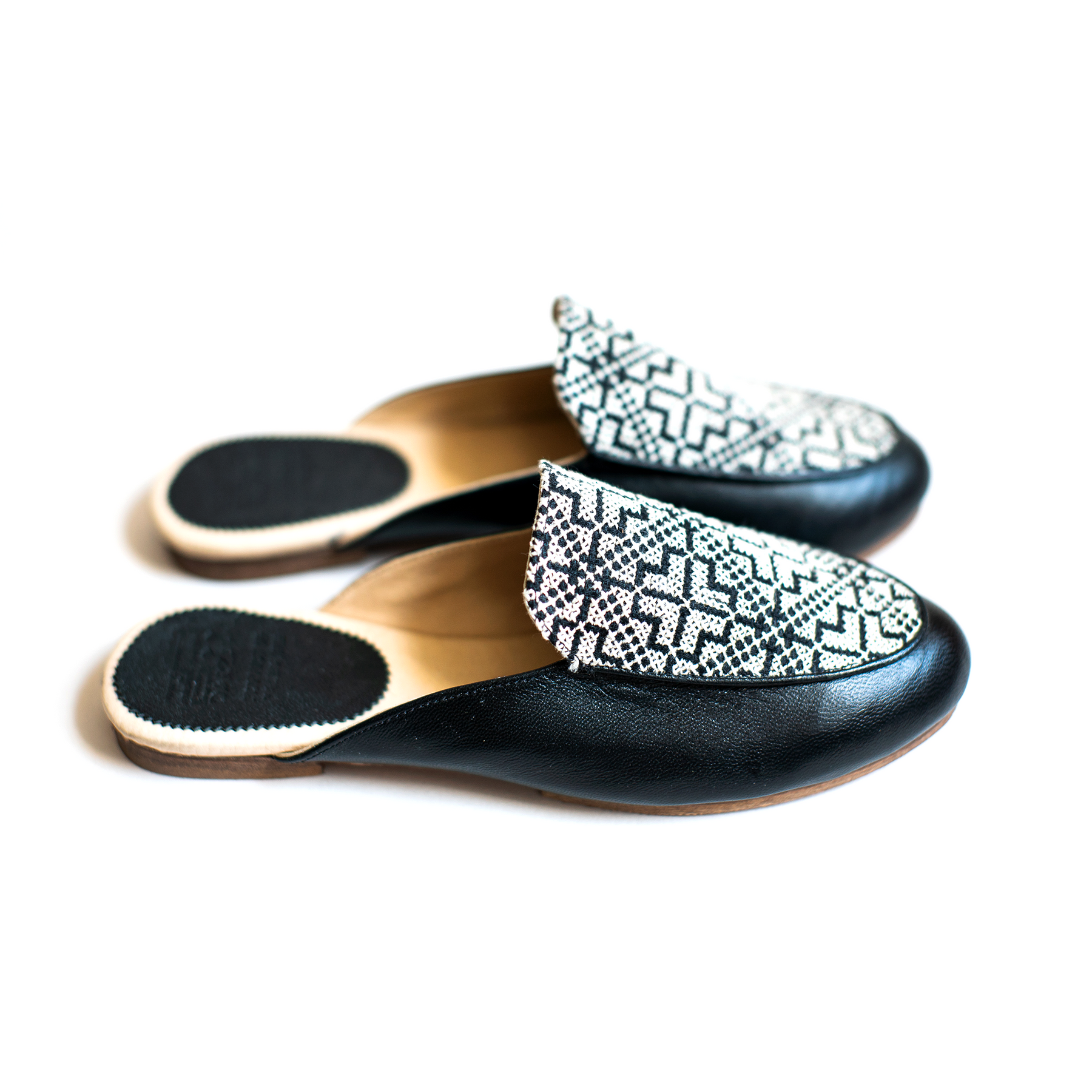 Shop Tatreez Hand-Embroidered Shoes for Women - Darzah