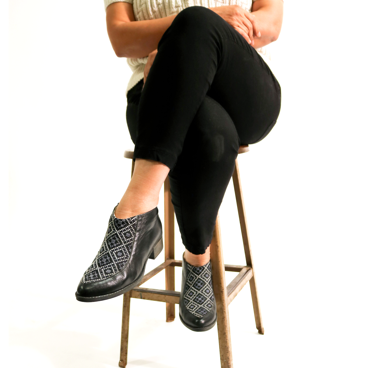 Shop Tatreez Hand-Embroidered Shoes for Women - Darzah