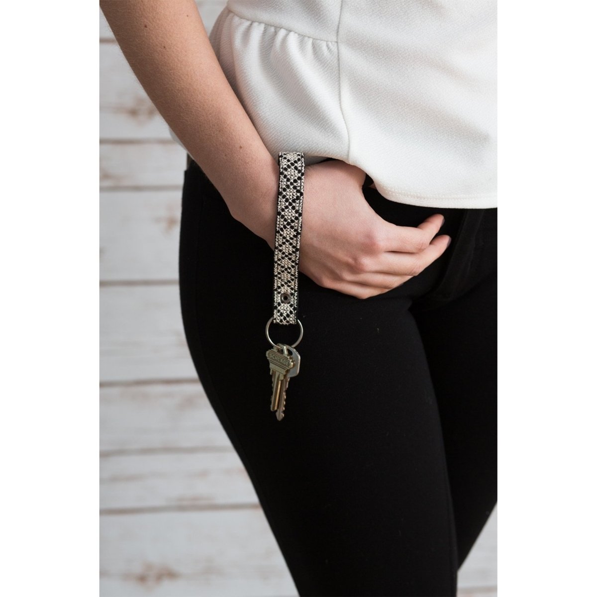 Tatreez Hand-Embroidered Accessories | Palestine Accessories - Darzah